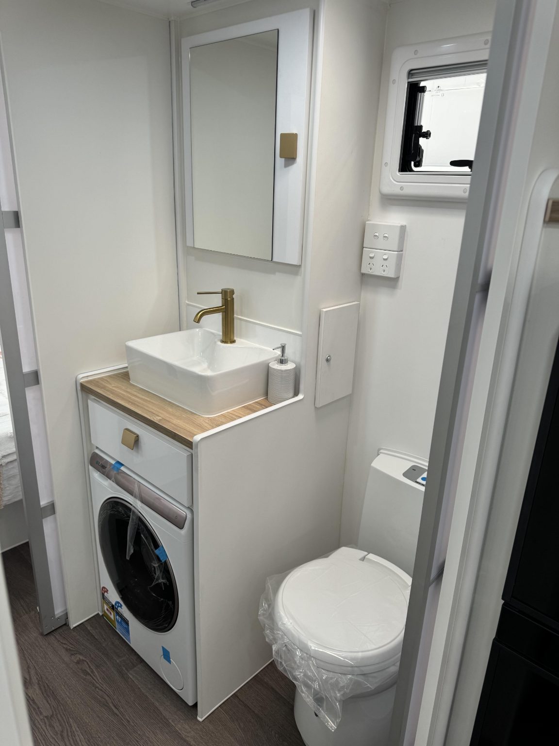 Supreme Executive 22ft Luxury Caravan - Fortis Caravans NZ