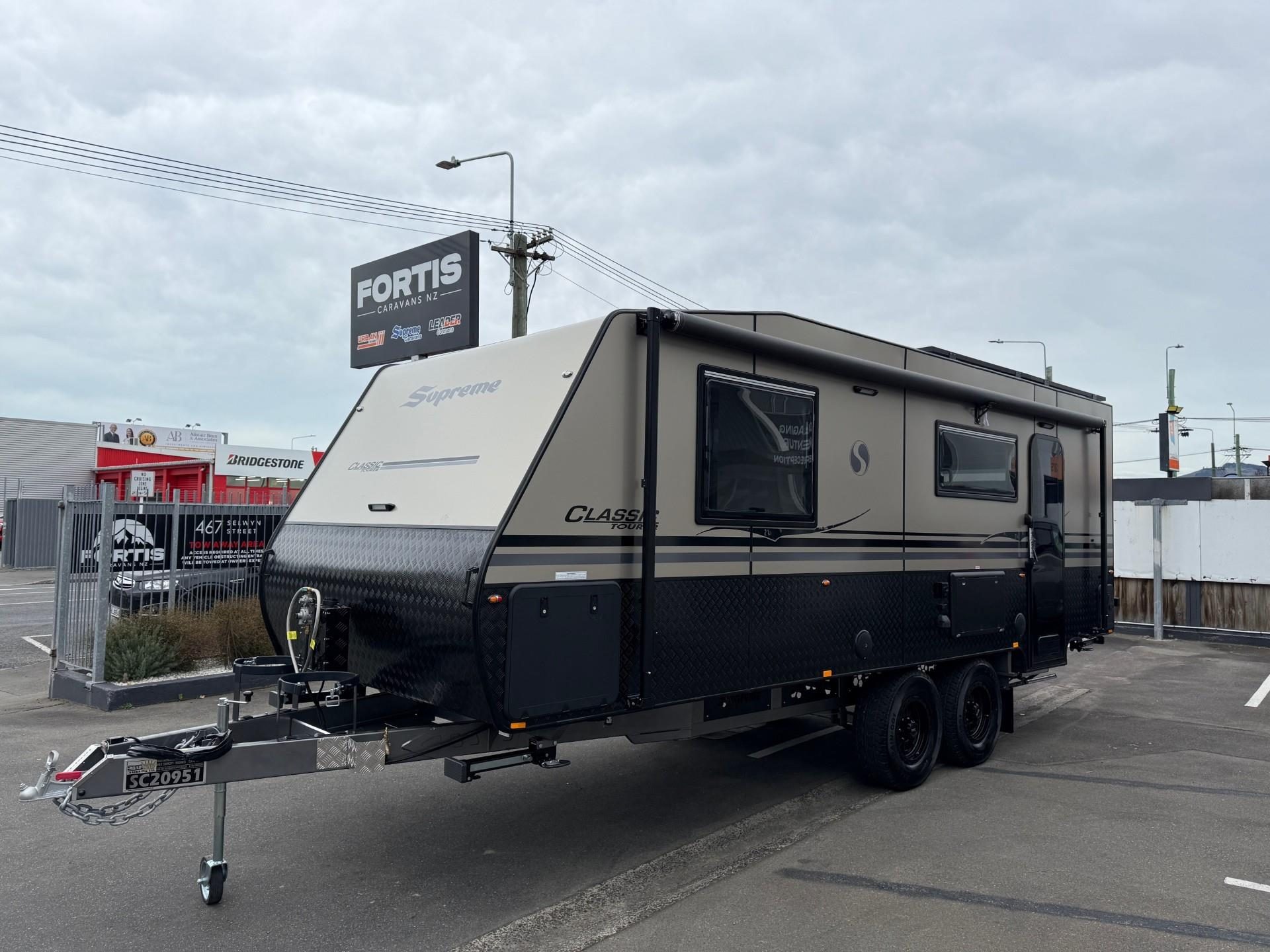 Supreme Classic Tourer 22ft Centre Bathroom - Fortis Caravans NZ